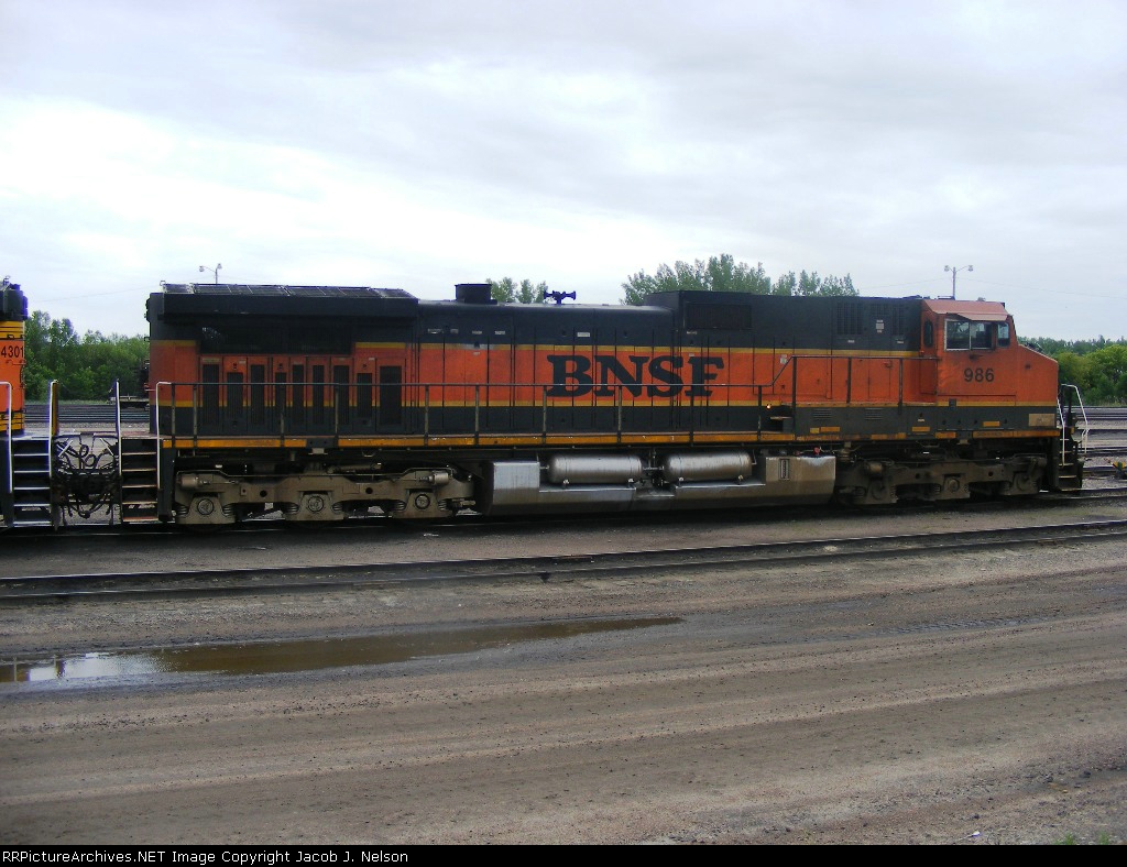 BNSF 986